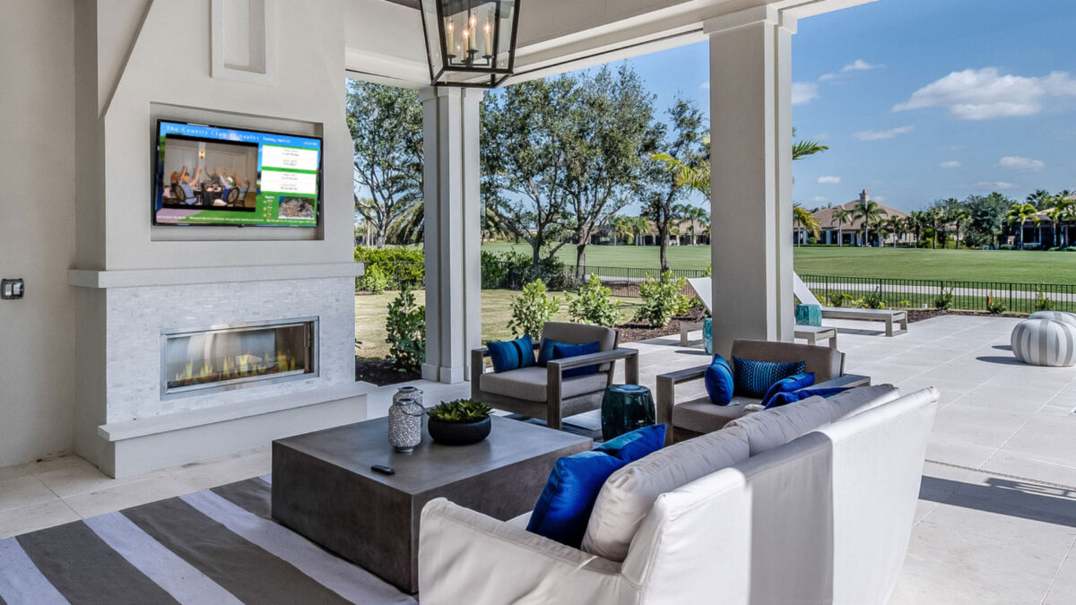 Outdoor Digital Signage - REACH Media Network